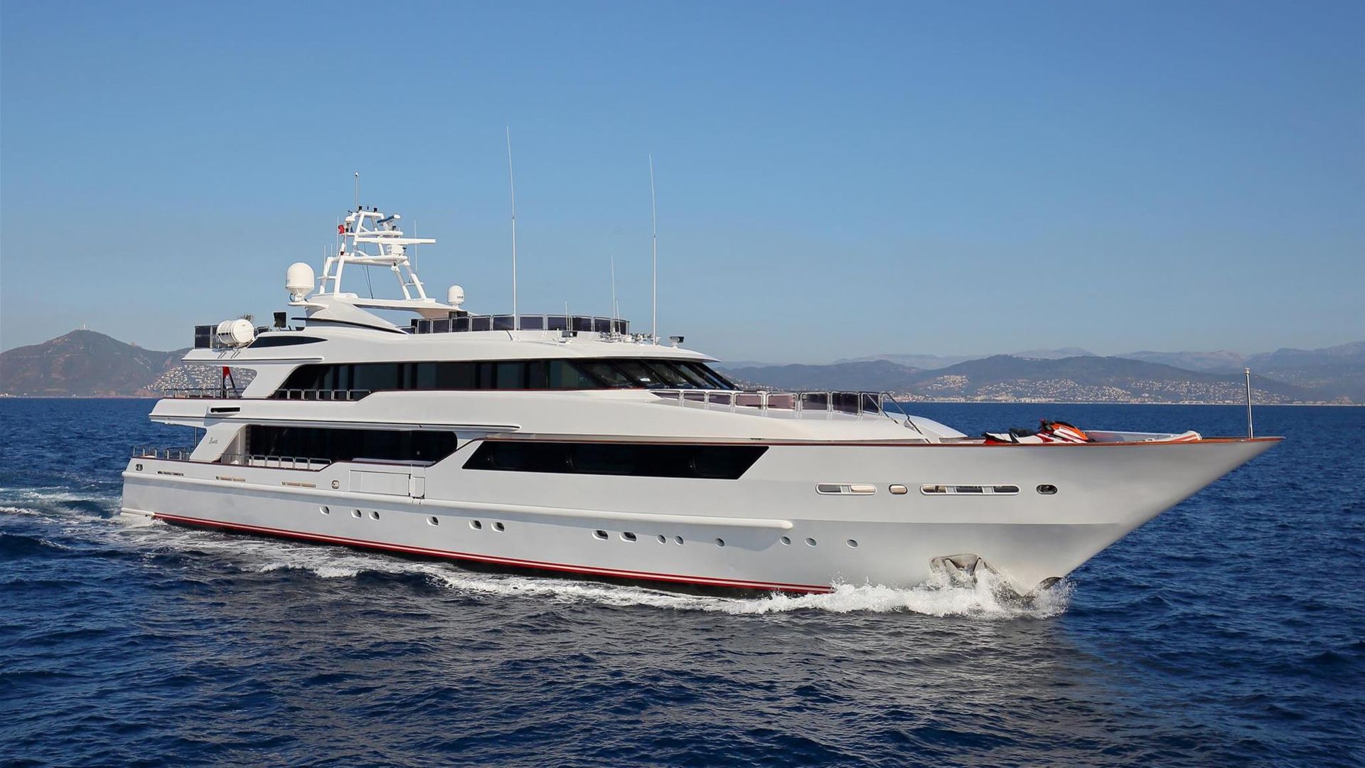 Code 8 yacht (Benetti, 49.8m, 1996)